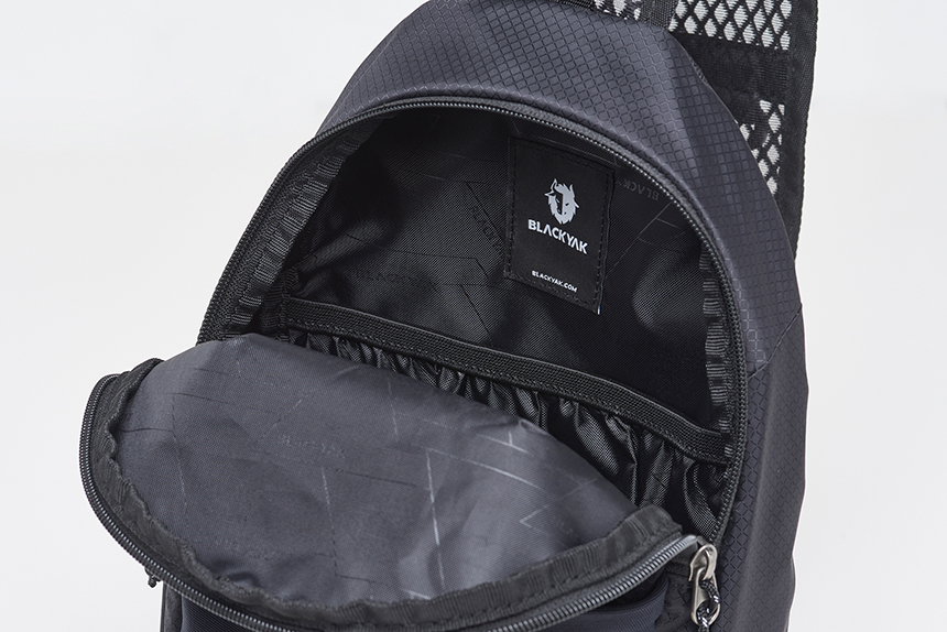 라이트슬링백_BK - 감도 깊은 취향 셀렉트샵 29CM