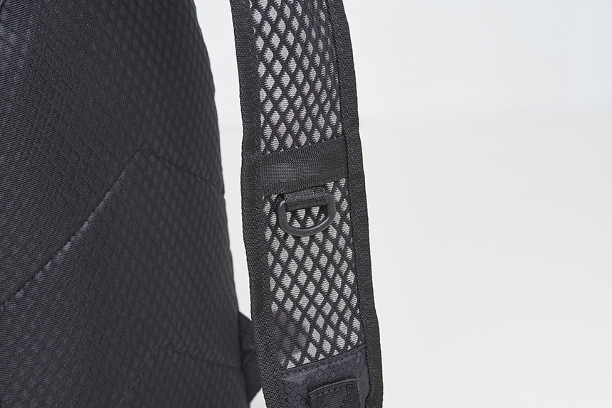 라이트슬링백_BK - 감도 깊은 취향 셀렉트샵 29CM