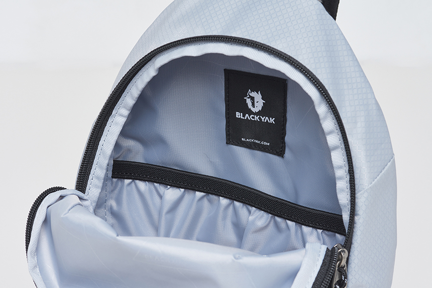 라이트슬링백_BK - 감도 깊은 취향 셀렉트샵 29CM