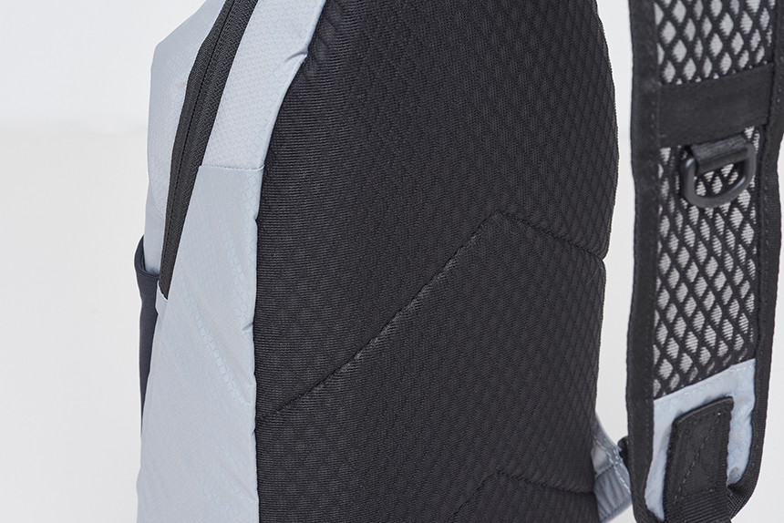 라이트슬링백_BK - 감도 깊은 취향 셀렉트샵 29CM